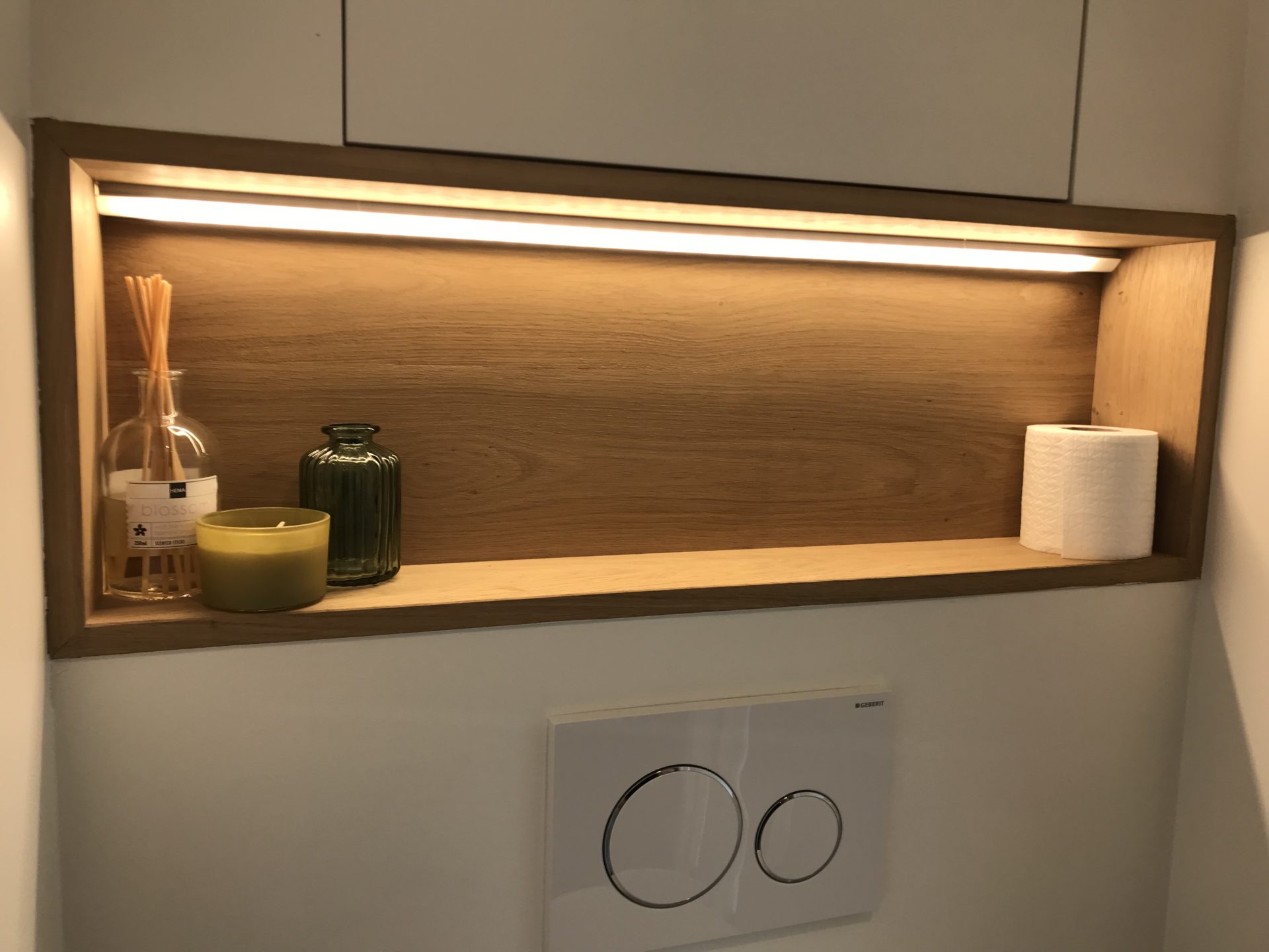 Installatie ledstrips badkamer - Steven Vansteenbrugge